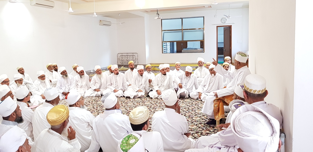 Alavi Bohras - Akhbaar - Visit for the Ziyaarat of S. Fakhruddin ...